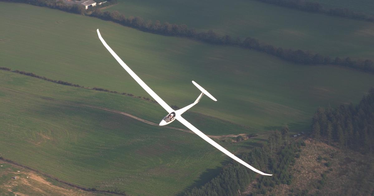 Svævefly i luften over Arnborg | Brande Bladet